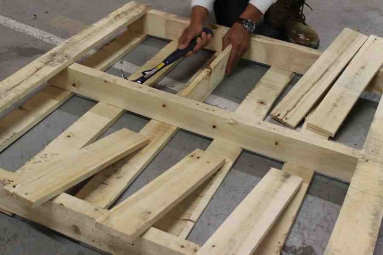 How to create simple vertical garden: DIY pallet vertical garden