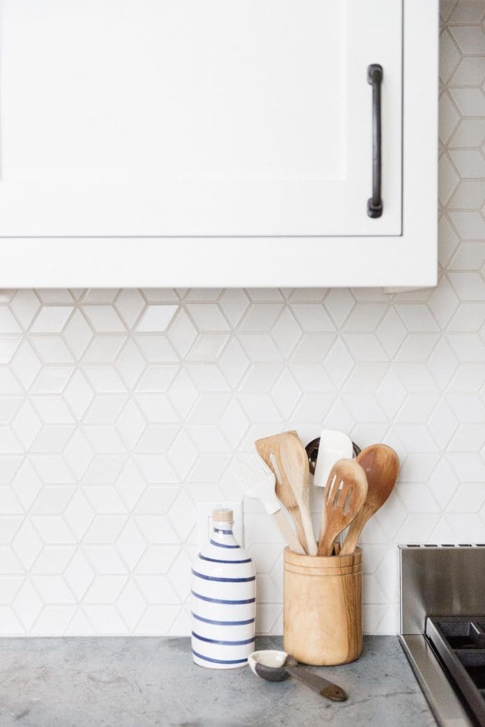 11 types of white kitchen splashback tiles | Style Curator