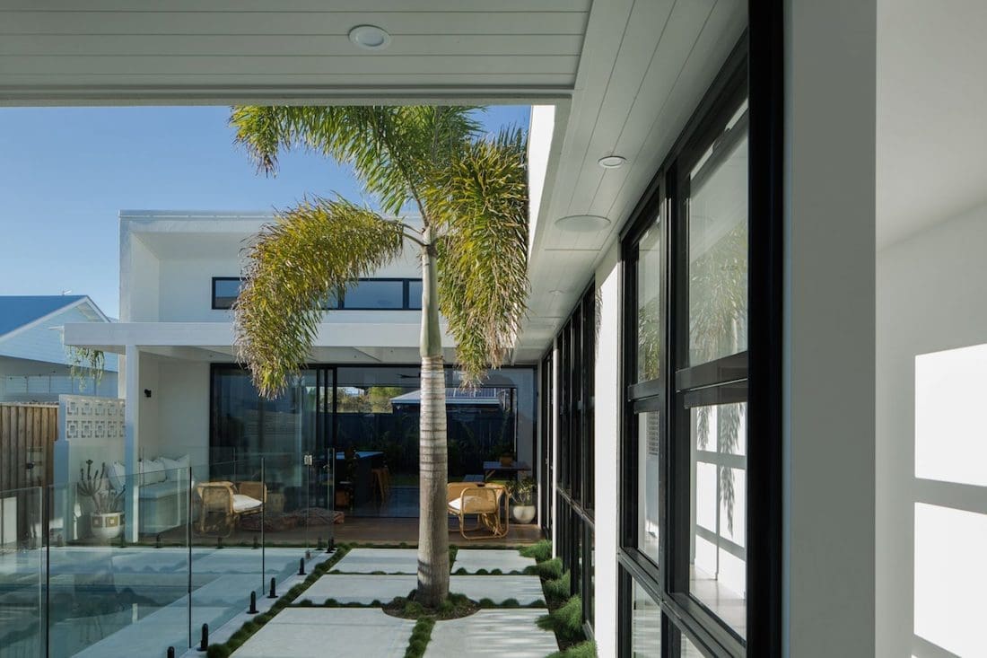 Palm Springs vibes with a visit to the Suncatcher House | Style Curator