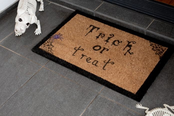DIY Halloween door mat | Style Curator