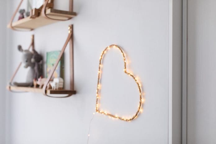 DIY heart wall light: Make a sweet wall light for your child | Style ...
