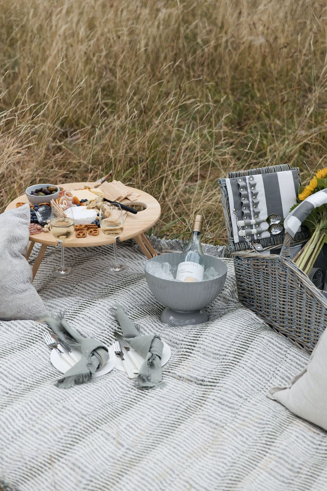 How to pack the perfect picnic: Create a luxe picnic | Style Curator