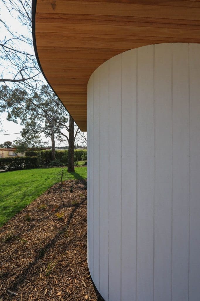 The flowing curves and fascinating facade of Ribbon House | Style Curator