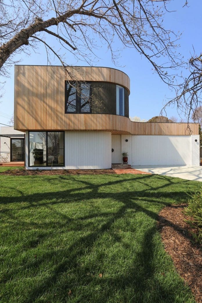 The flowing curves and fascinating facade of Ribbon House | Style Curator