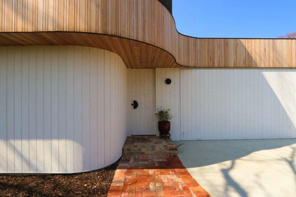 The flowing curves and fascinating facade of Ribbon House | Style Curator
