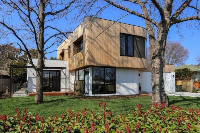 The flowing curves and fascinating facade of Ribbon House | Style Curator