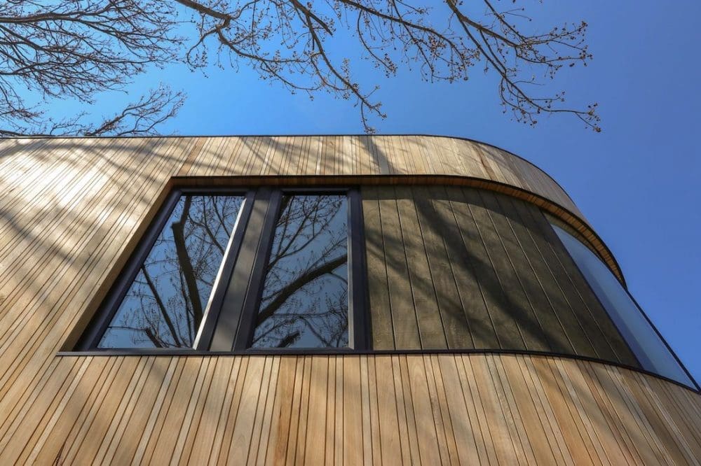 The flowing curves and fascinating facade of Ribbon House | Style Curator