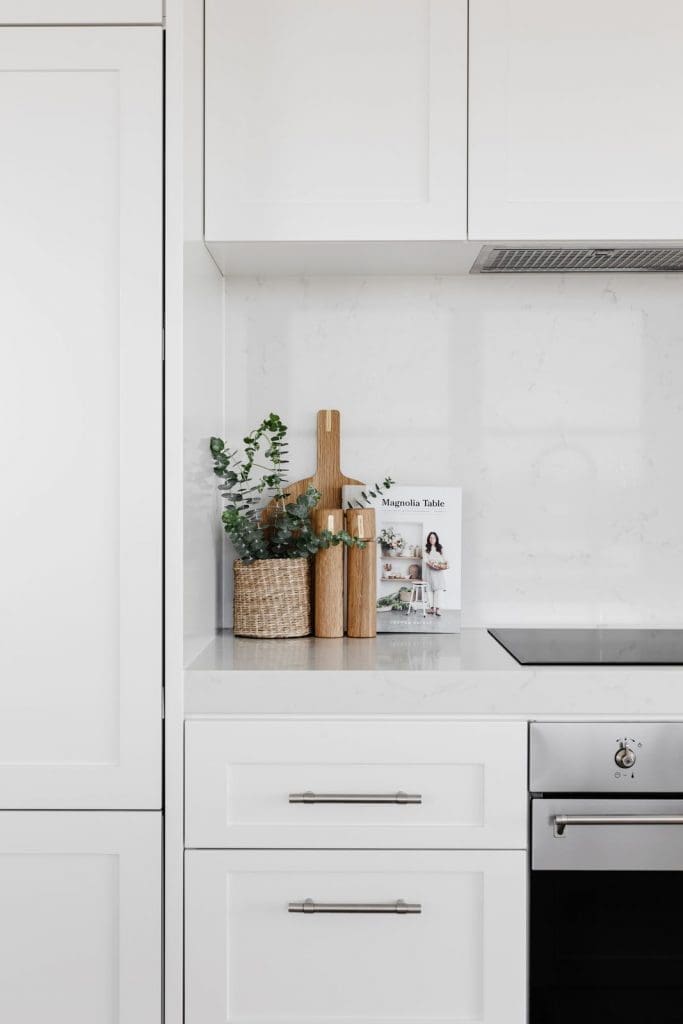 A look through this classic all-white kitchen | Style Curator