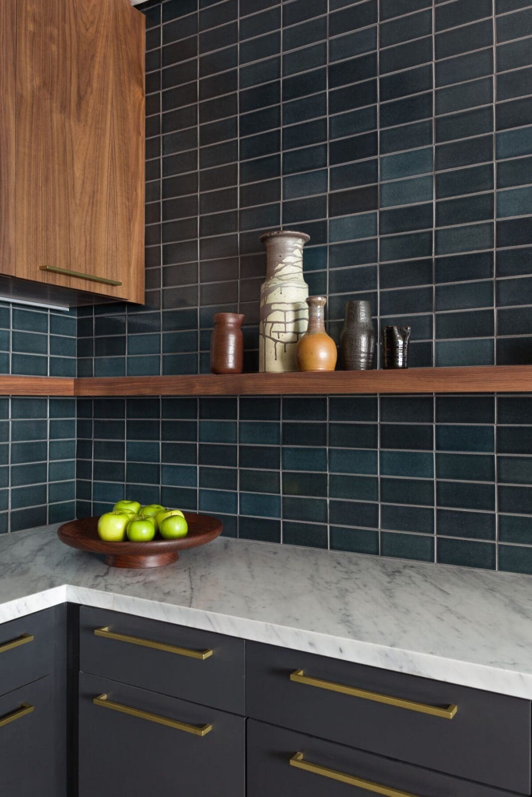 Blue kitchen splashback tiles: Get inspired to embrace a blue back splash!
