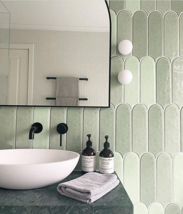 Green bathroom tiles: Inspiration gallery of 10 green tile shapes
