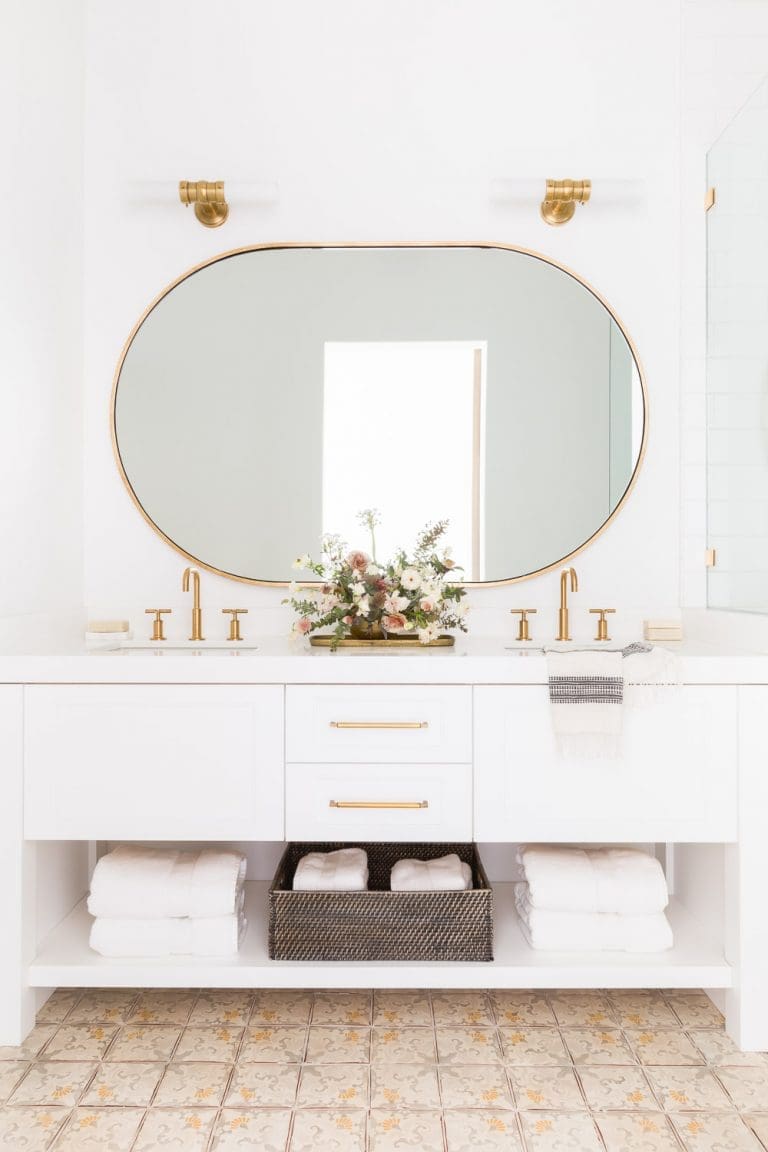 What bathroom mirror to buy? Shapes and styles explained | Style Curator