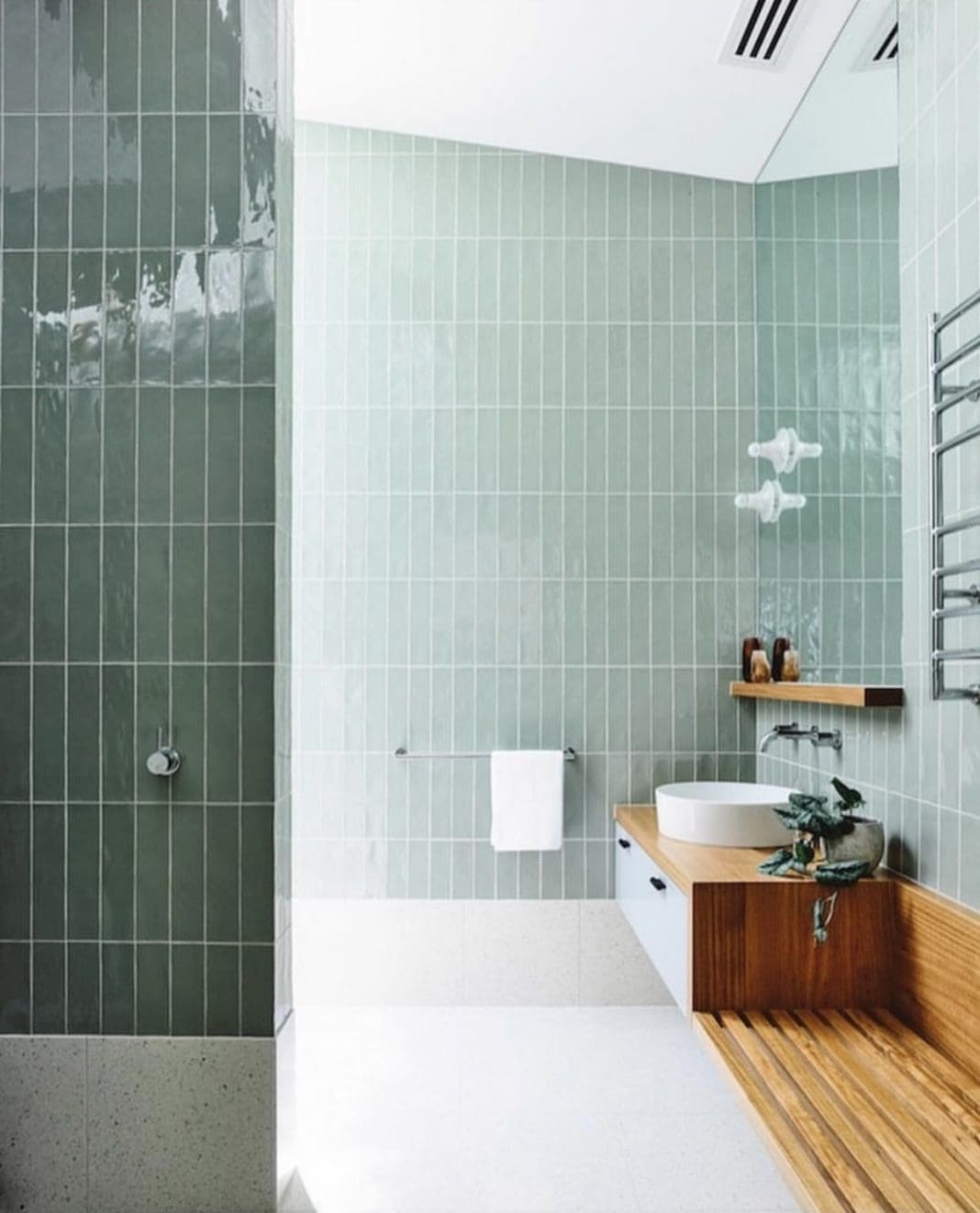 Green bathroom tiles: Inspiration gallery of 10 green tile shapes