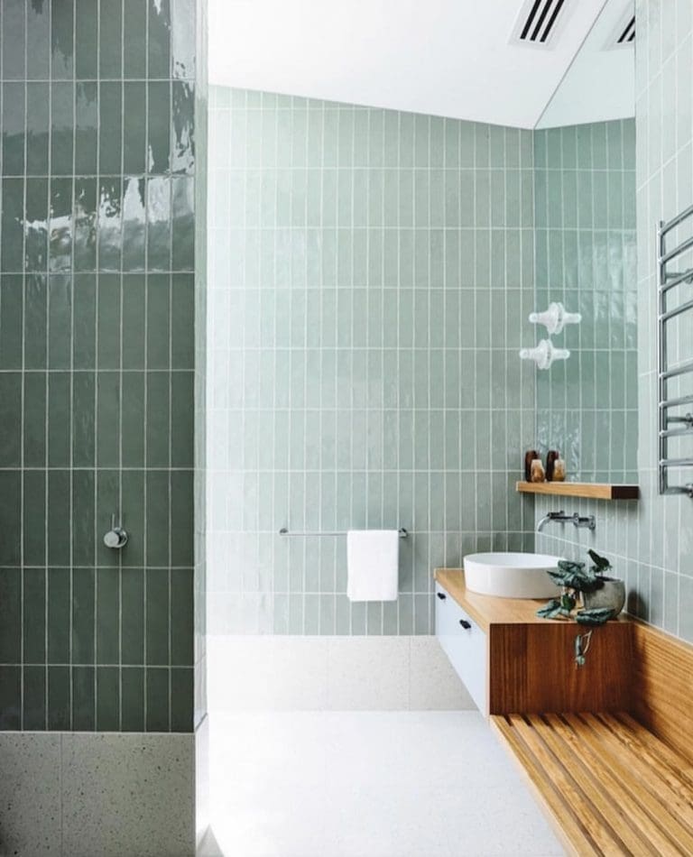 Green bathroom tiles: Inspiration gallery of 10 green tile shapes