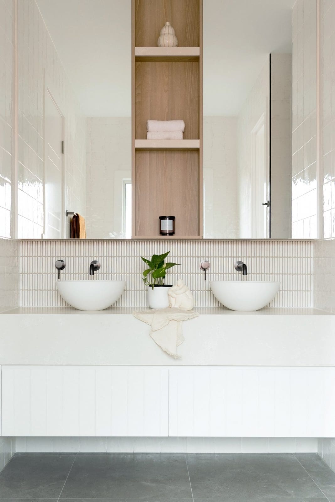 Bathroom styling inspiration: From vanity styling to wall niche inspo ...
