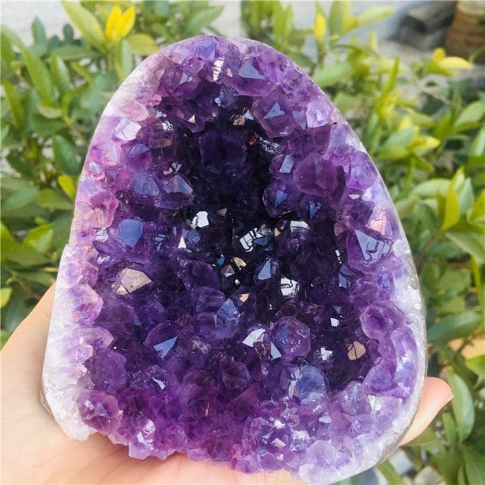 10 most popular crystals and their properties | Style Curator