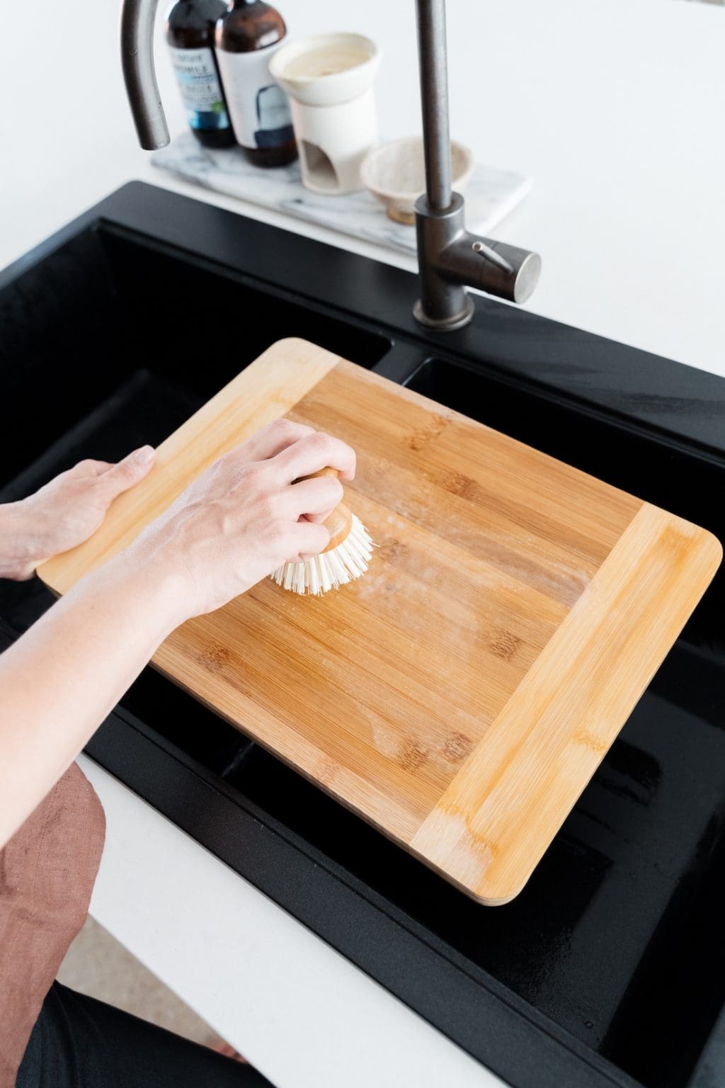 How to deep clean a cutting board... naturally! | Style Curator