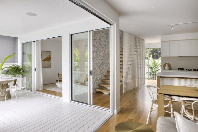 A coastal oasis: The endless curves and textures of Tawarri house ...