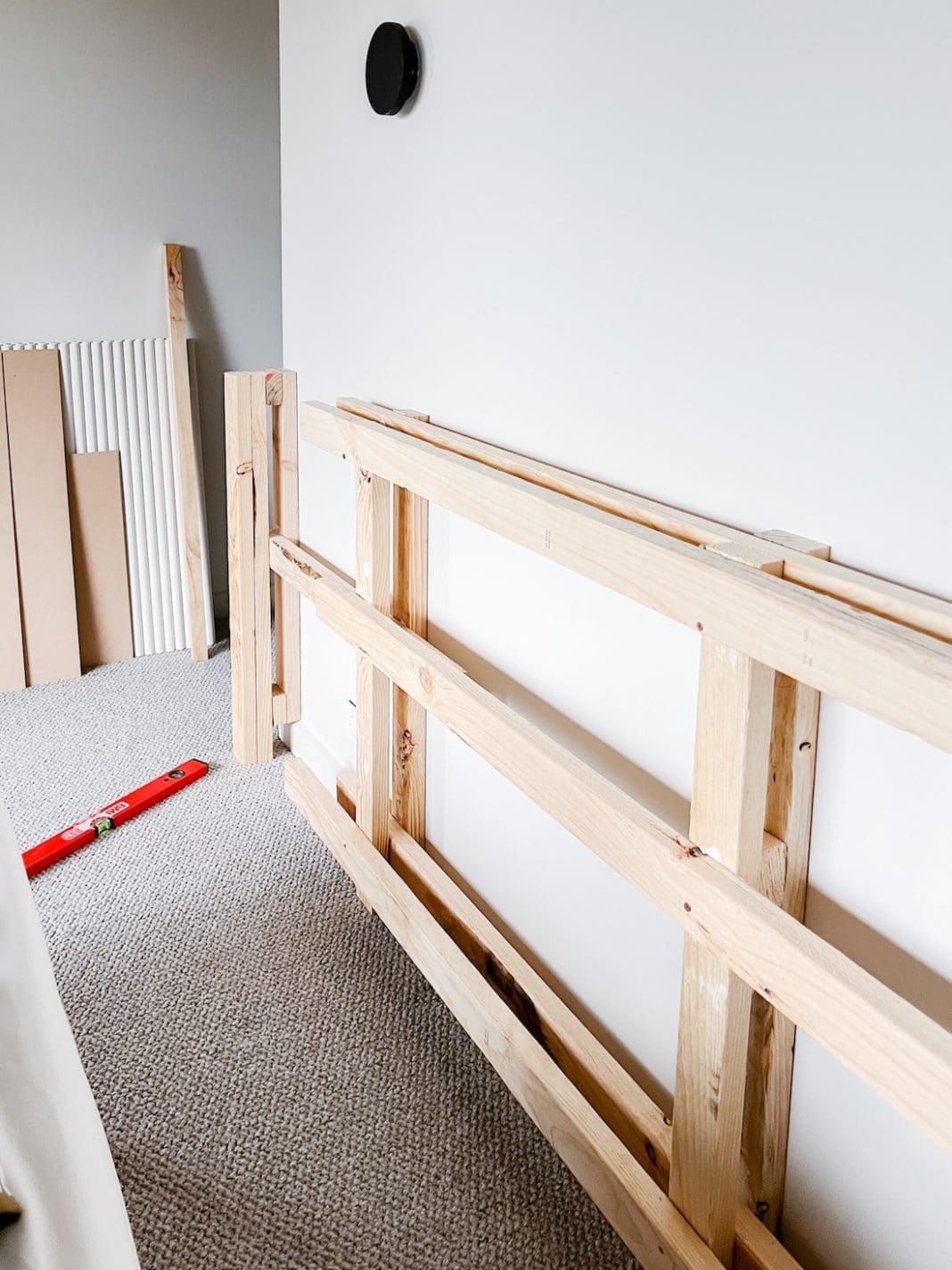 How to build a ledge wall: Convex and pink terrazzo shelf wall