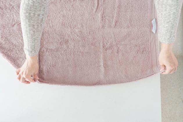 How to fold towels: Simple towel styling tricks to roll or fold towels ...