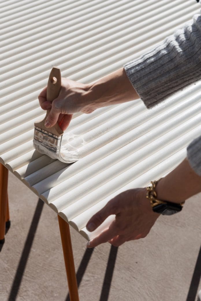 How to build a ledge wall: Convex and pink terrazzo shelf wall