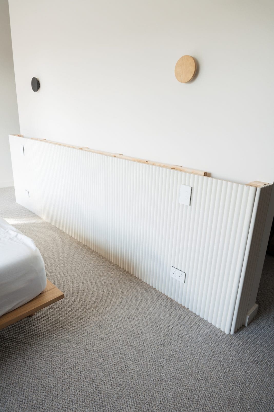 How to build a ledge wall: Convex and pink terrazzo shelf wall