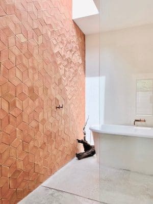Terracotta bathroom inspo and ideas: Earthy bathroom inspiration ...
