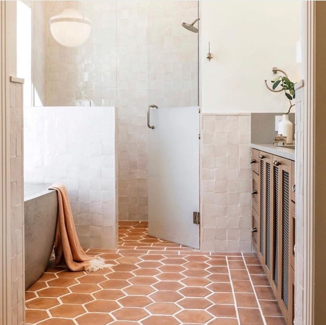 Terracotta bathroom inspo and ideas: Earthy bathroom inspiration ...