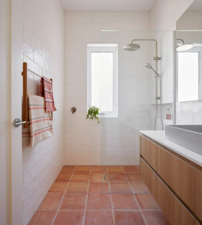Terracotta bathroom inspo and ideas: Earthy bathroom inspiration ...