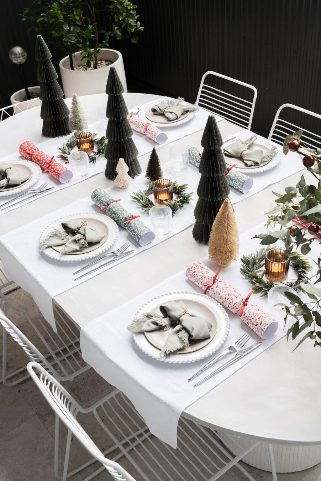 Bronze and olive green outdoor Christmas table setting | SC