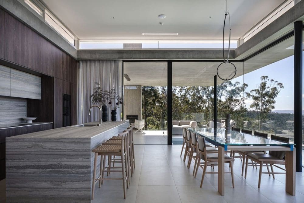 The dramatic, sculptural masterpiece that is Cliffhanger House | Style ...